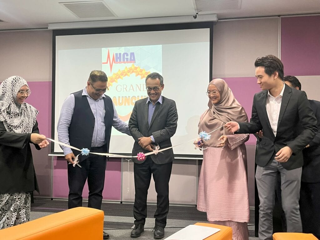 Professor Zabidi Azhar Mohd Hussin is University of Cyberjaya’s 5th ...